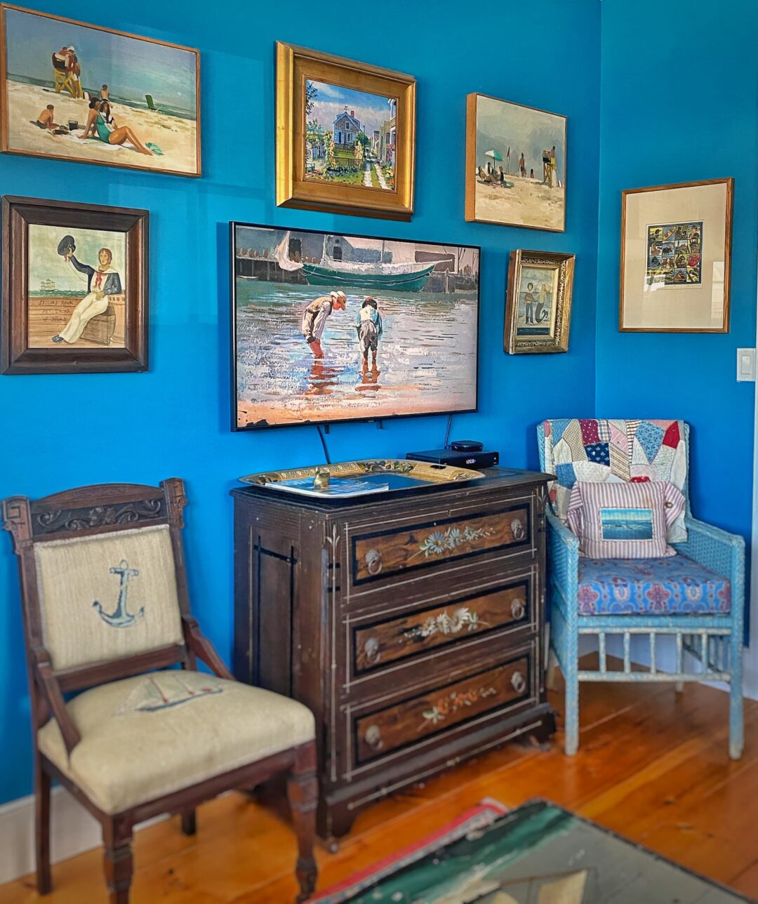 Creative Wall Decor Part 1: Art and Gallery Walls - Molly in Maine